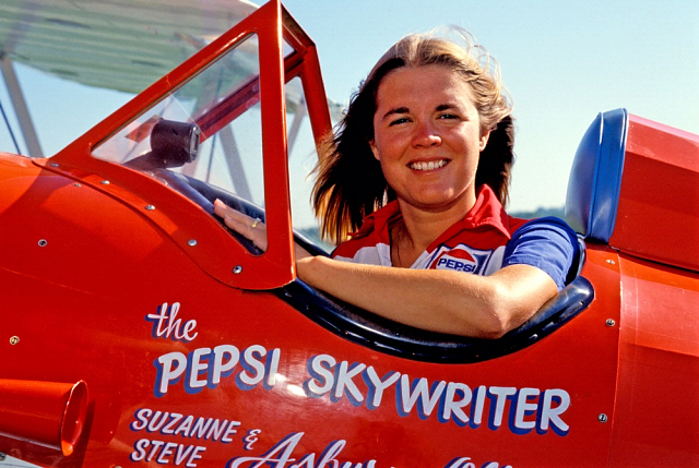 The Only Female Pro Skywriter in America – No Joe Schmo